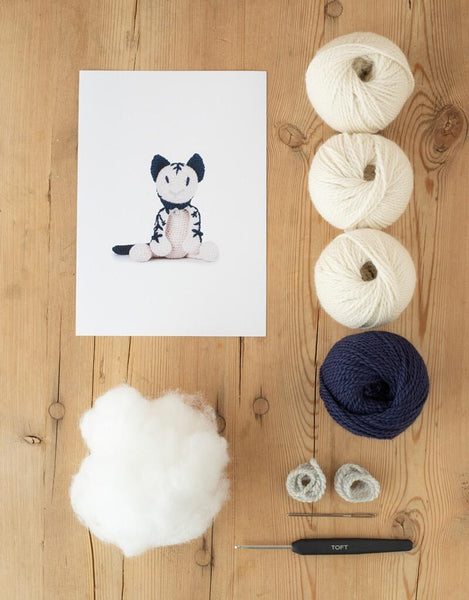 Moira the Cat Figurine – Quixotic Fibers
